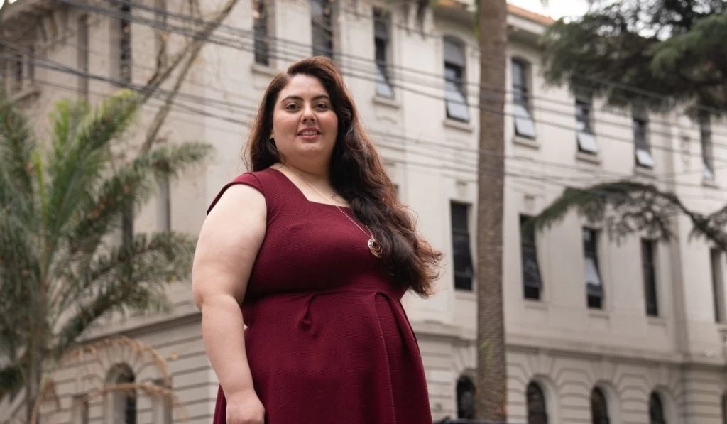 Yanina Verá es cantante lírica y se luce en bares y patios de comida ...