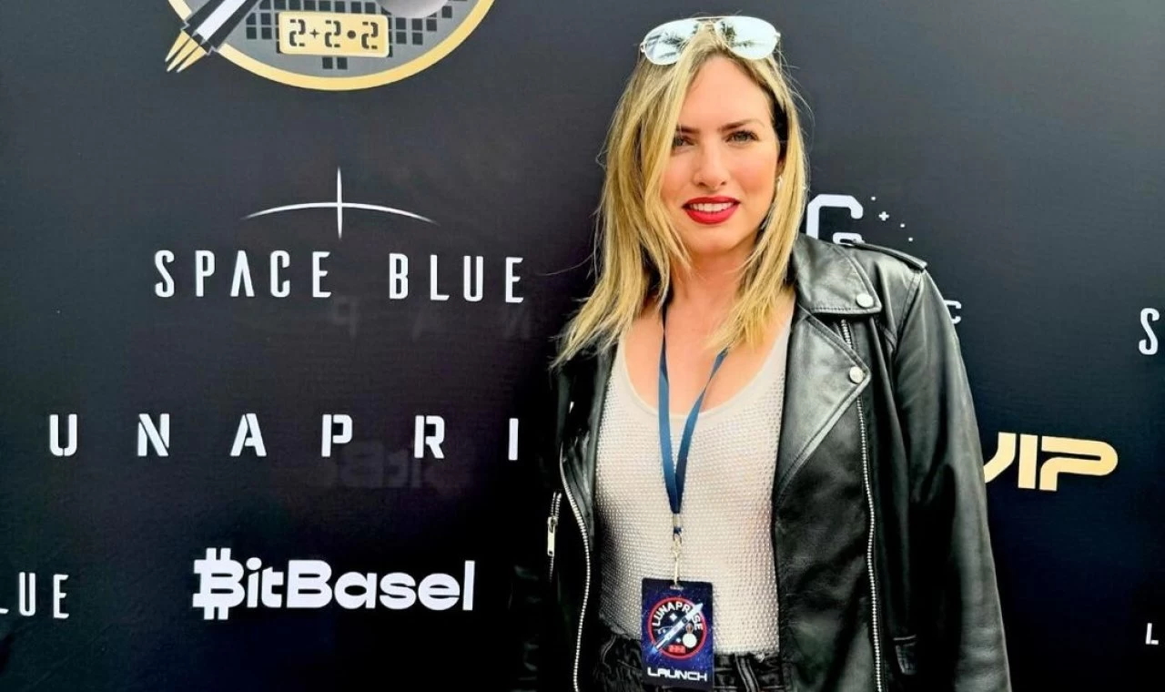 "Soy la que mandó la abuela a la luna": La artista argentina que envió ...