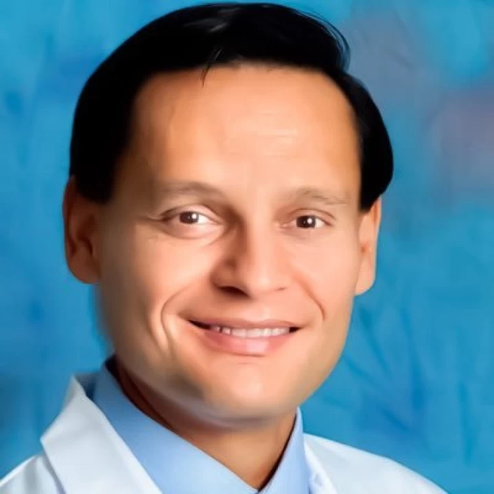 Dr. Felipe Lobelo: "Para que descienda el número de casos, la población ...